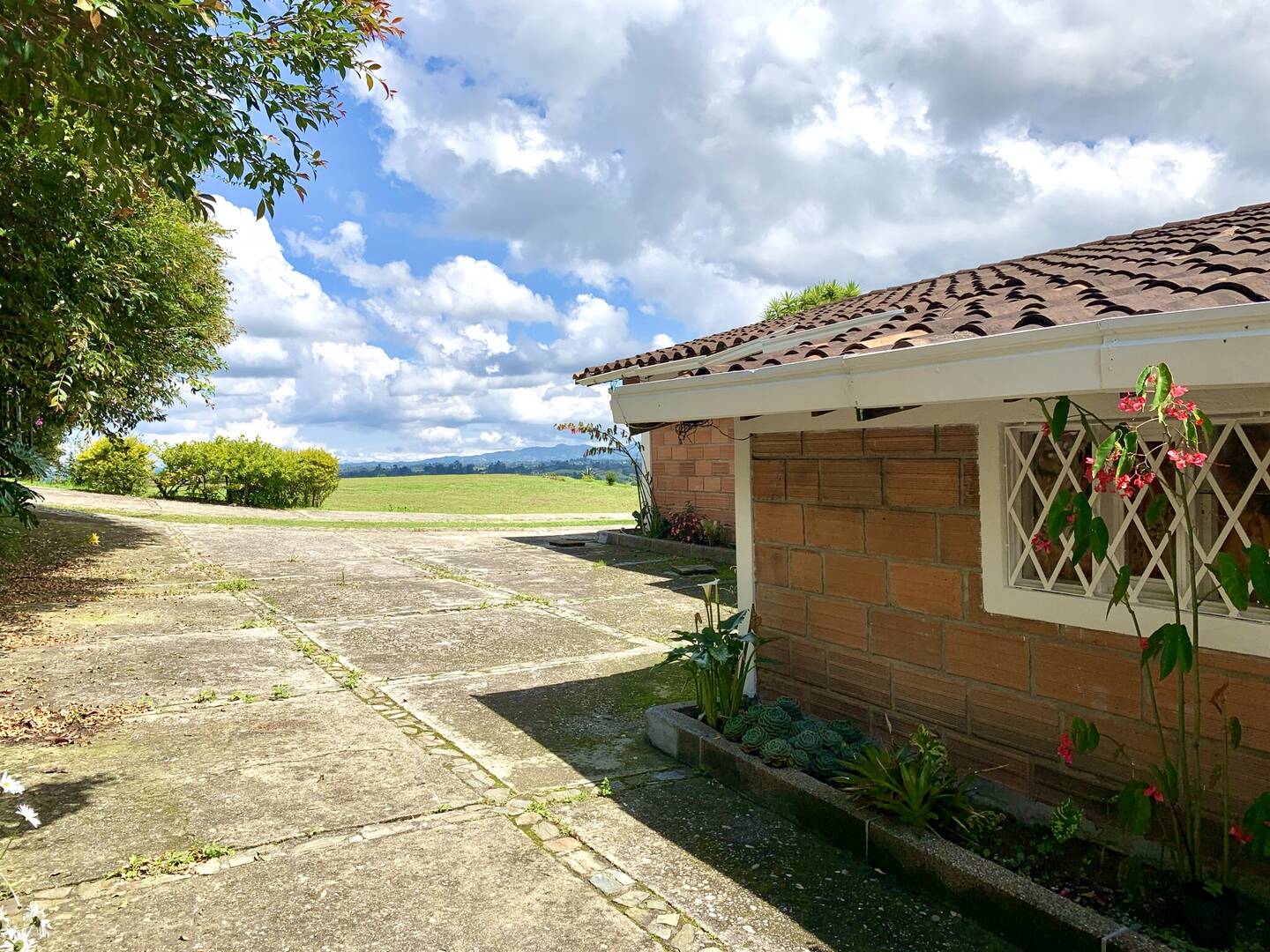 VLT493 Lote con construcción, Espectacular vista, El Capiro, - VLT493